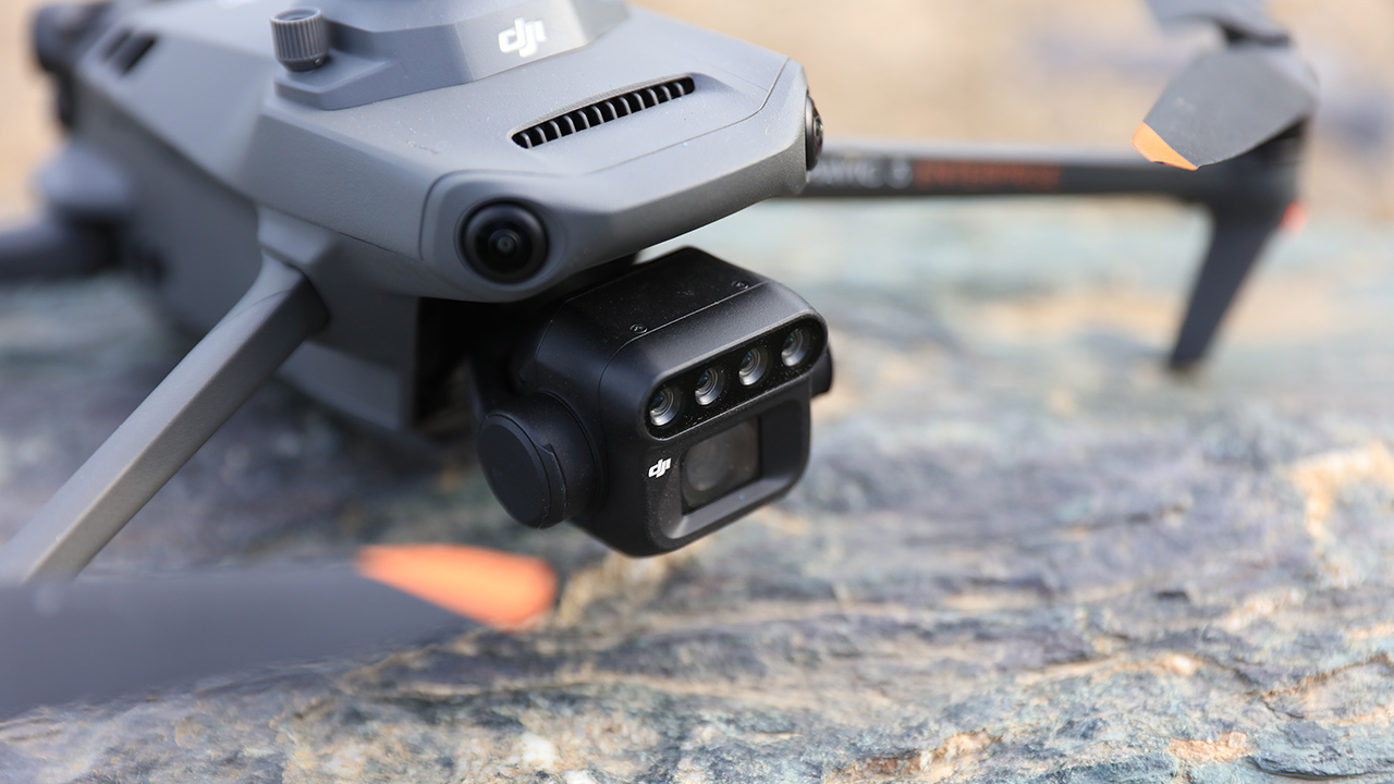 DJI Mavic 3 Multispectral: modulo a 5 fotocamere per l'agricoltura di ...