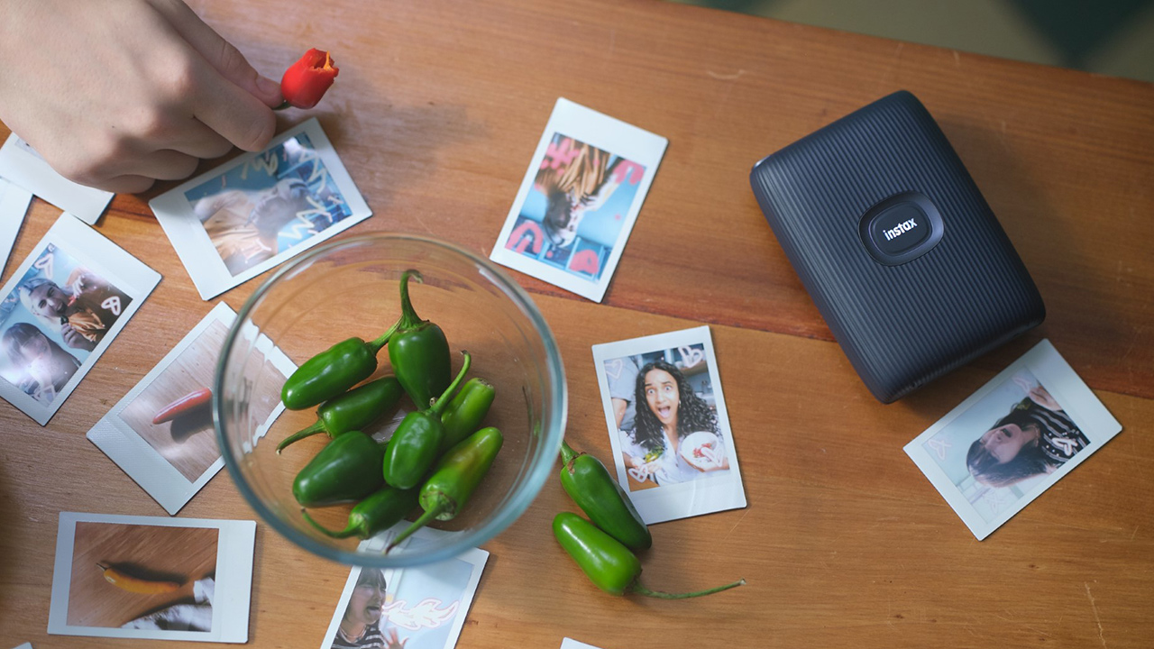 instax mini Link 2: la stampante istantanea che permette anche di ...